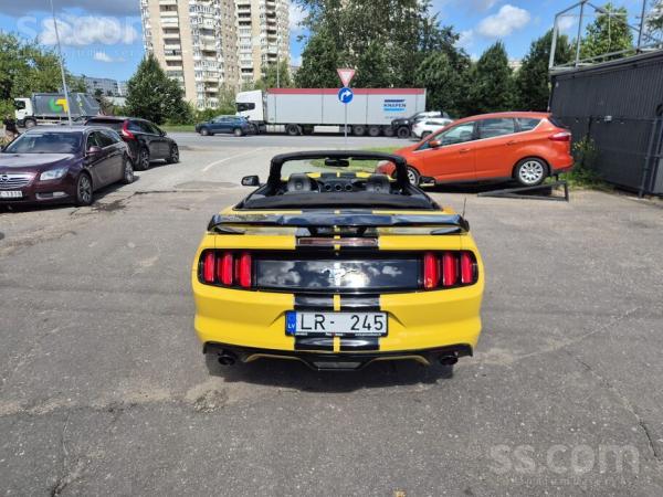 Yellow Ford Mustang 2015 in Riga, with an engine capacity of 3.70 L and mileage of 131 thousand km for 25990 €, photo 7 on AUTOMOTO.COM.LV