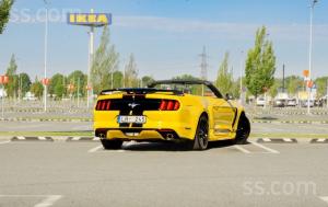 Yellow Ford Mustang 2015 in Riga, with an engine capacity of 3.70 L and mileage of 131 thousand km for 24590 €, photo 6 on AUTOMOTO.COM.LV