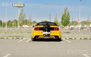 Yellow Ford Mustang 2015 in Riga, with an engine capacity of 3.70 L and mileage of 131 thousand km for 24590 €, photo 7 on AUTOMOTO.COM.LV