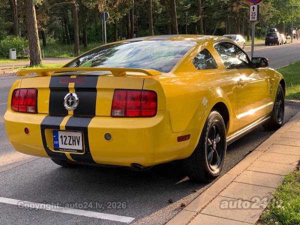 Yellow Ford Mustang 2007 in Tallinn, with an engine capacity of 4.00 L and mileage of 186 thousand km for 9999 €, photo 8 on AUTOMOTO.COM.LV