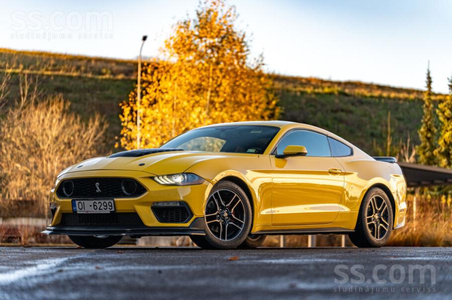 Yellow Ford Mustang 2018 in Riga, with an engine capacity of 2.30 L and mileage of 180 thousand km for 19200 €, photo 4 on AUTOMOTO.COM.LV