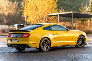 Yellow Ford Mustang 2018 in Riga, with an engine capacity of 2.30 L and mileage of 180 thousand km for 19200 €, photo 6 on AUTOMOTO.COM.LV