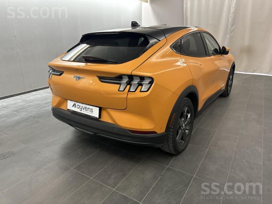 Yellow Ford Mustang 2022 in Riga, with an engine capacity of 0.00 L and mileage of 54 thousand km for 29990 €, photo 4 on AUTOMOTO.COM.LV