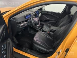 Yellow Ford Mustang 2022 in Riga, with an engine capacity of 0.00 L and mileage of 54 thousand km for 29990 €, photo 6 on AUTOMOTO.COM.LV