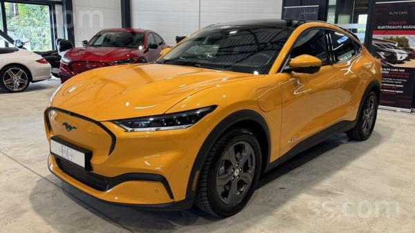 Yellow Ford Mustang 2022 in Riga, with an engine capacity of 0.00 L and mileage of 54 thousand km for 28990 €, photo 8 on AUTOMOTO.COM.LV