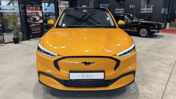 Yellow Ford Mustang 2022 in Riga, with an engine capacity of 0.00 L and mileage of 54 thousand km for 28990 €, photo 9 on AUTOMOTO.COM.LV