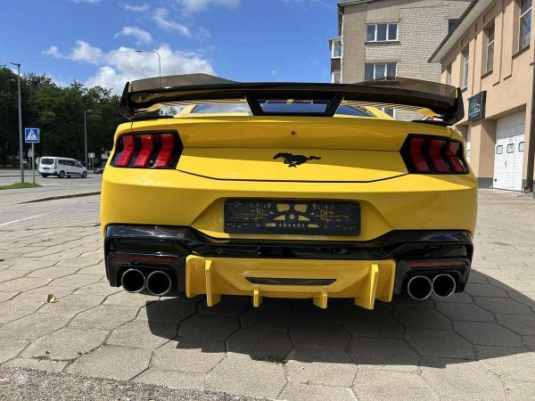 Yellow Ford Mustang 2024 in Siauliai, with an engine capacity of 2.30 L and mileage of 37 thousand km for 39930 €, photo 6 on AUTOMOTO.COM.LV