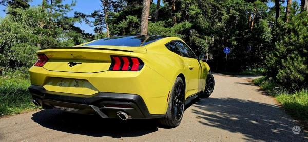 Dzeltens Ford Mustang 2025 Kauņa, ar dzinēja tilpumu 2.30 L un nobraukumu 14 tūkst. km par 30900 €, foto 4 vietnē AUTOMOTO.COM.LV