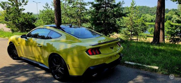 Dzeltens Ford Mustang 2025 Kauņa, ar dzinēja tilpumu 2.30 L un nobraukumu 14 tūkst. km par 30900 €, foto 5 vietnē AUTOMOTO.COM.LV