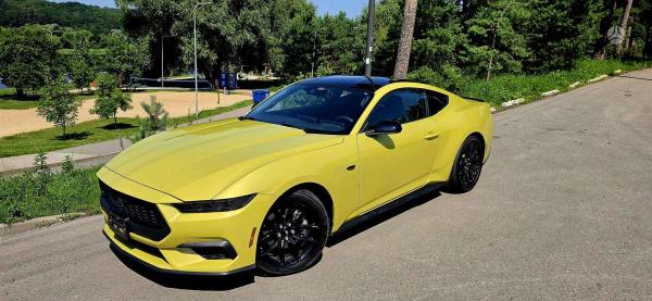 Dzeltens Ford Mustang 2025 Kauņa, ar dzinēja tilpumu 2.30 L un nobraukumu 14 tūkst. km par 30900 €, foto 9 vietnē AUTOMOTO.COM.LV