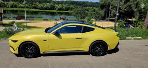 Dzeltens Ford Mustang 2025 Kauņa, ar dzinēja tilpumu 2.30 L un nobraukumu 14 tūkst. km par 30900 €, foto 11 vietnē AUTOMOTO.COM.LV