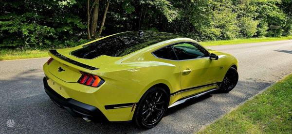 Yellow Ford Mustang 2025 in Kaunas, with an engine capacity of 2.30 L and mileage of 14 thousand km for 29900 €, photo 5 on AUTOMOTO.COM.LV