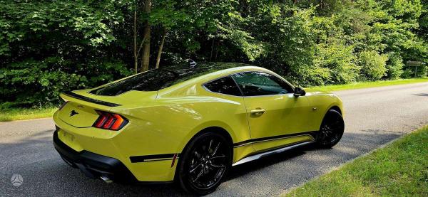Yellow Ford Mustang 2025 in Kaunas, with an engine capacity of 2.30 L and mileage of 14 thousand km for 29900 €, photo 7 on AUTOMOTO.COM.LV