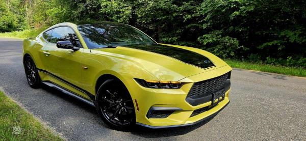 Yellow Ford Mustang 2025 in Kaunas, with an engine capacity of 2.30 L and mileage of 14 thousand km for 29900 €, photo 8 on AUTOMOTO.COM.LV