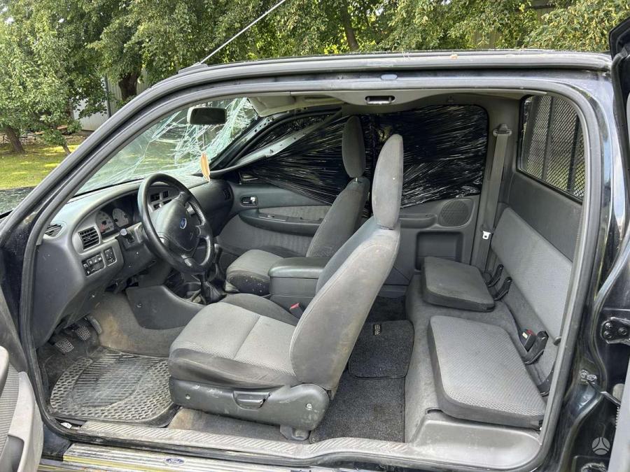 Black Ford Ranger 2006 in Kretinga, with an engine capacity of 2.50 L and mileage of 133 thousand km for 2650 €, photo 18 on AUTOMOTO.COM.LV
