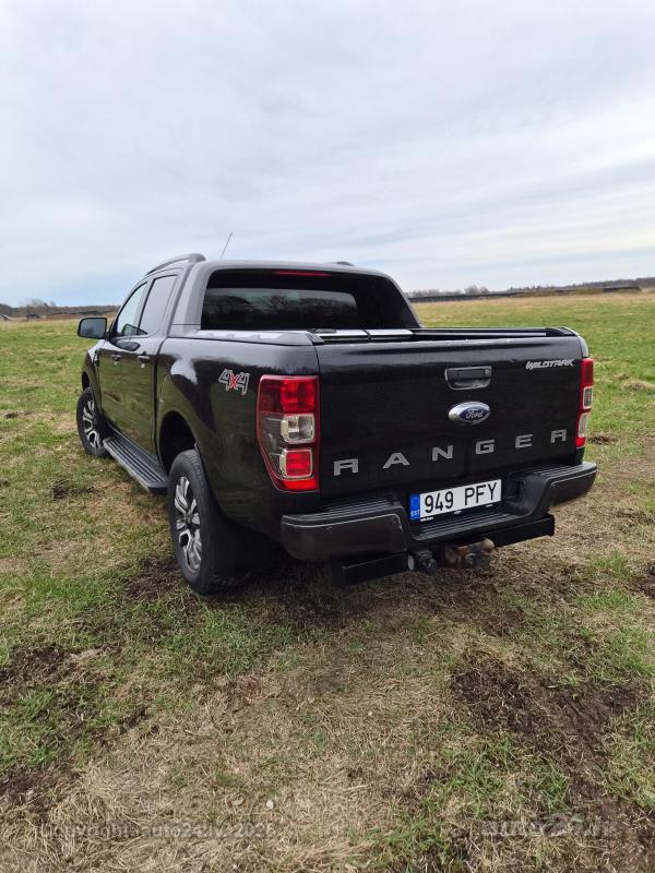 Black Ford Ranger 2016 in Tallinn, with an engine capacity of 3.20 L and mileage of 197 thousand km for 20900 €, photo 5 on AUTOMOTO.COM.LV