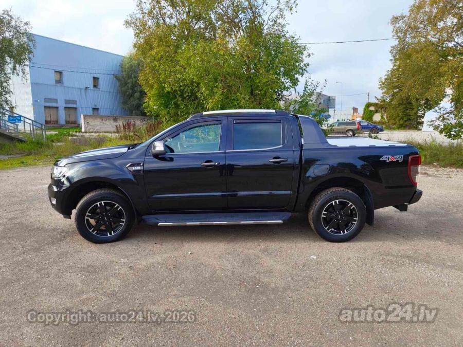 Black Ford Ranger 2017 in Tallinn, with an engine capacity of 3.20 L and mileage of 208 thousand km for 17900 €, photo 3 on AUTOMOTO.COM.LV