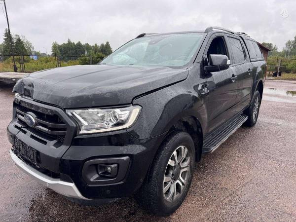 Black Ford Ranger 2019 in Siauliai, with an engine capacity of 3.20 L and mileage of 72 thousand km for 12950 €, photo 2 on AUTOMOTO.COM.LV