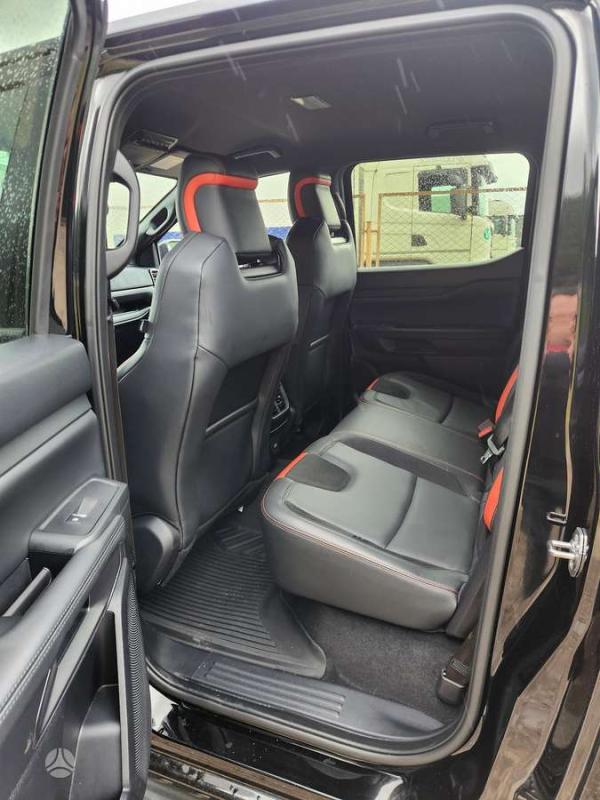 Black Ford Ranger 2023 in Vilnius, with an engine capacity of 2.96 L and mileage of 28 thousand km for 53999 €, photo 8 on AUTOMOTO.COM.LV