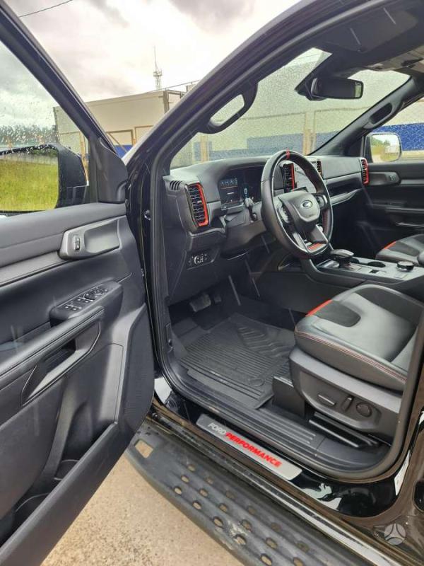 Black Ford Ranger 2023 in Vilnius, with an engine capacity of 2.96 L and mileage of 28 thousand km for 53999 €, photo 9 on AUTOMOTO.COM.LV