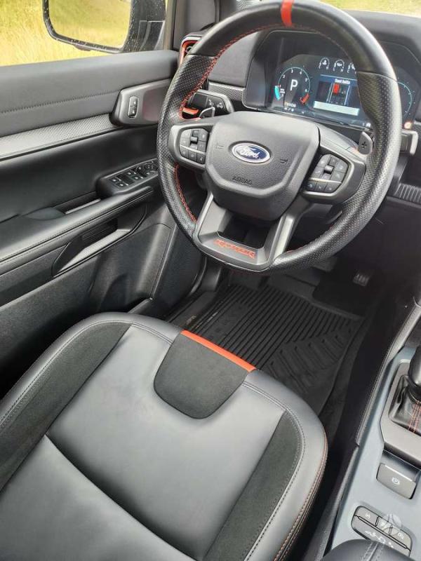 Black Ford Ranger 2023 in Vilnius, with an engine capacity of 2.96 L and mileage of 28 thousand km for 53999 €, photo 10 on AUTOMOTO.COM.LV