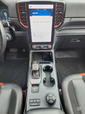 Black Ford Ranger 2023 in Vilnius, with an engine capacity of 2.96 L and mileage of 28 thousand km for 53999 €, photo 12 on AUTOMOTO.COM.LV
