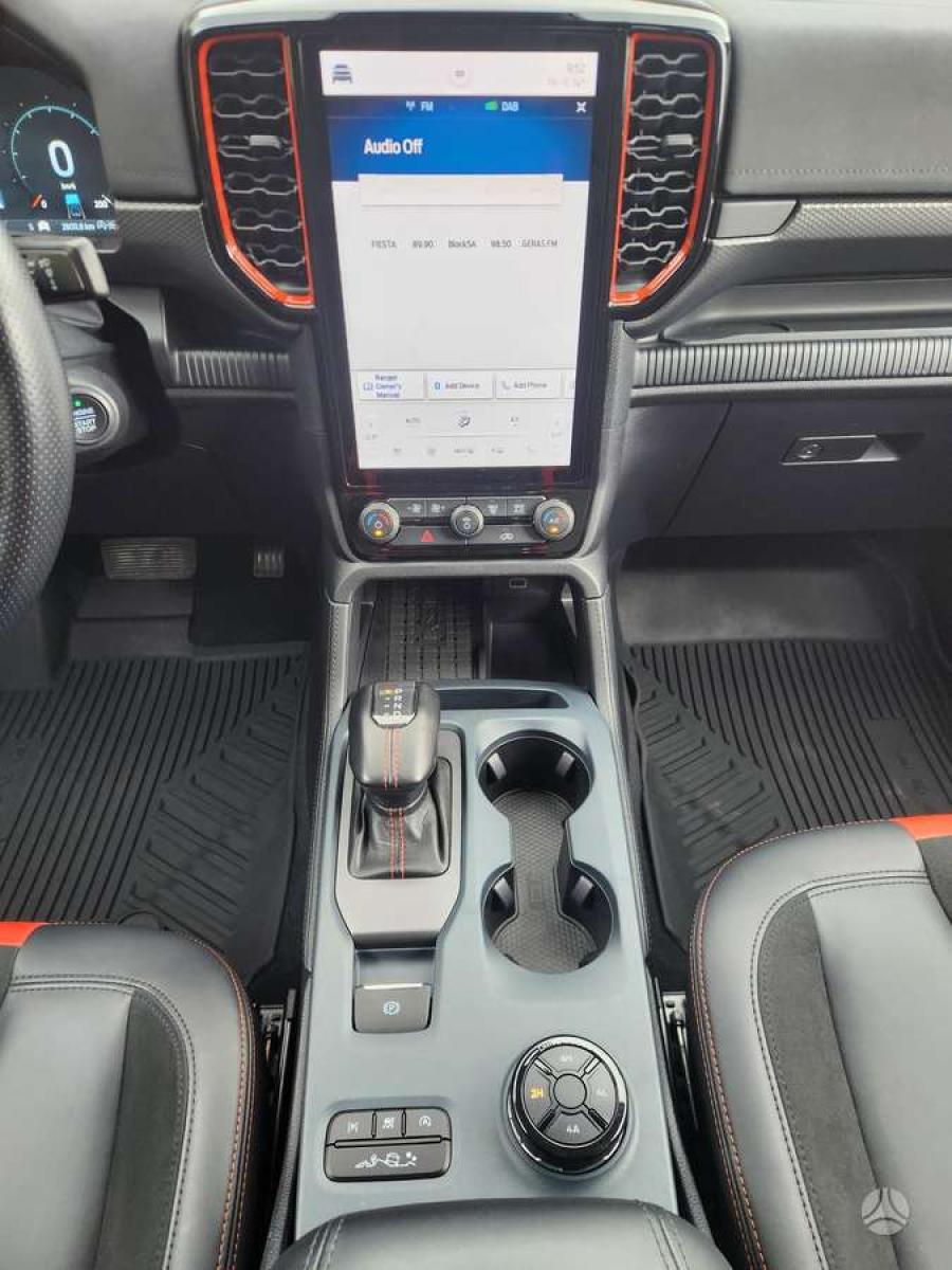 Black Ford Ranger 2023 in Vilnius, with an engine capacity of 2.96 L and mileage of 28 thousand km for 53999 €, photo 12 on AUTOMOTO.COM.LV