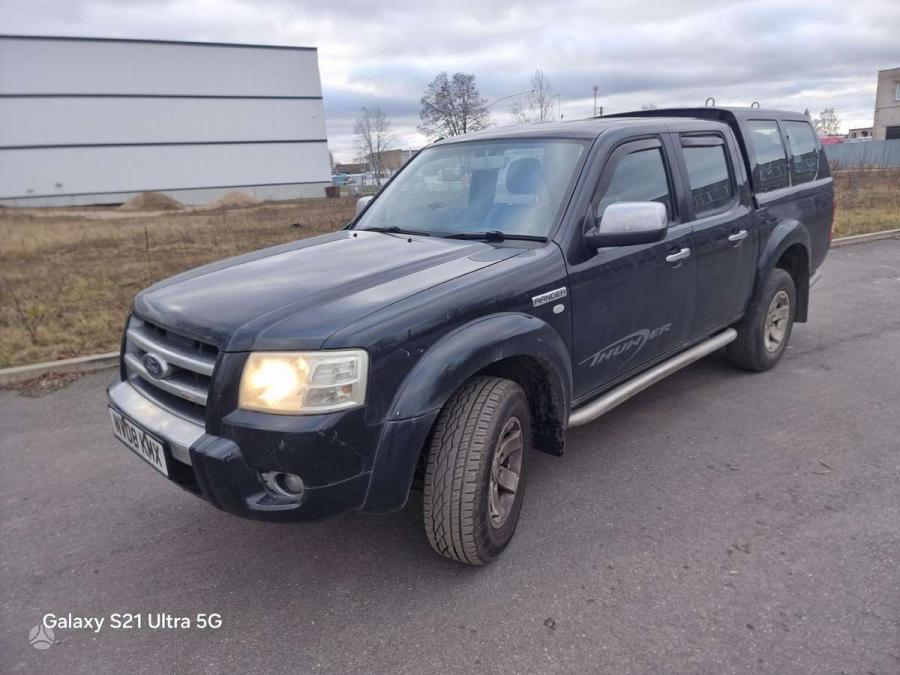 Black Ford Ranger 2008 in Jonava, with an engine capacity of 2.50 L and mileage of 119 thousand km for 3499 €, photo 4 on AUTOMOTO.COM.LV