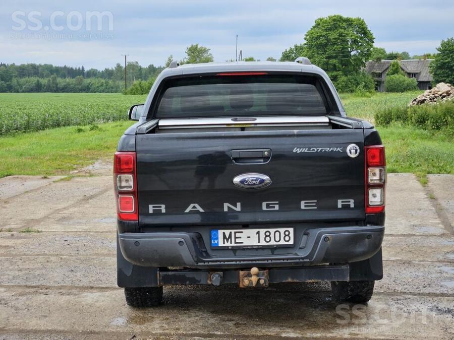 Black Ford Ranger 2015 in Riga, with an engine capacity of 3.20 L and mileage of 263 thousand km for 9680 €, photo 6 on AUTOMOTO.COM.LV