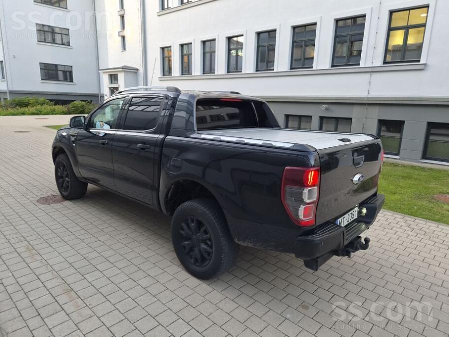 Black Ford Ranger 2015 in Jelgava, with an engine capacity of 3.20 L and mileage of 299 thousand km for 11850 €, photo 5 on AUTOMOTO.COM.LV