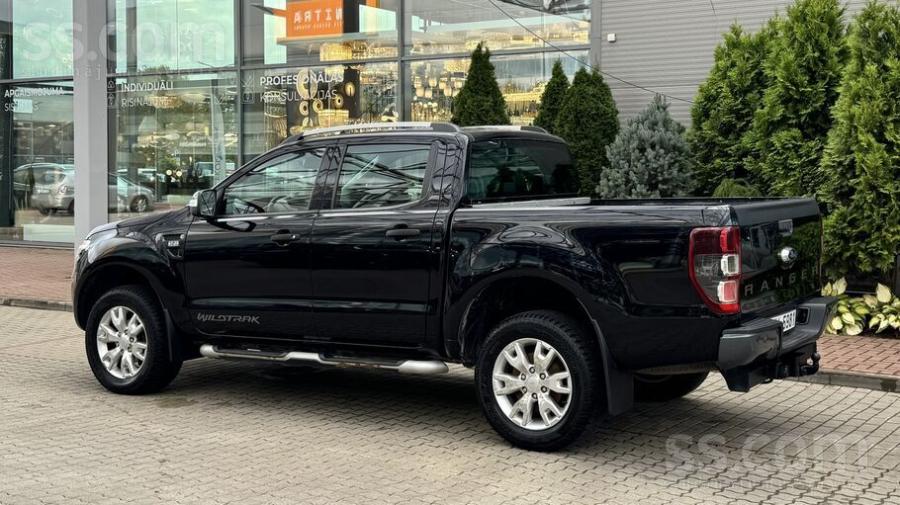 Black Ford Ranger 2015 in Riga, with an engine capacity of 3.20 L and mileage of 210 thousand km for 10500 €, photo 5 on AUTOMOTO.COM.LV