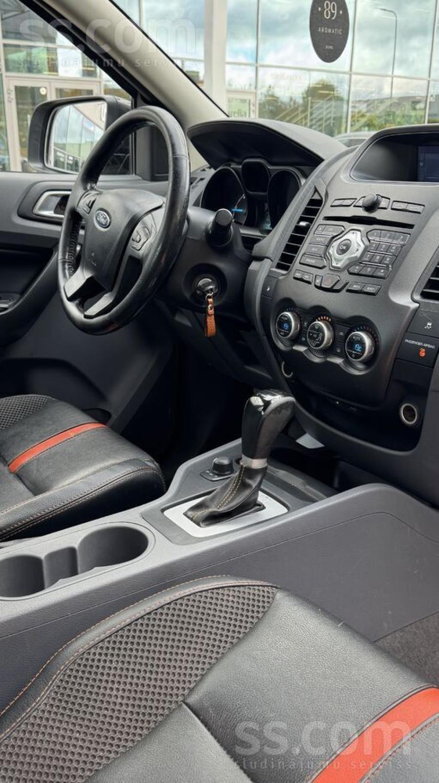 Black Ford Ranger 2015 in Riga, with an engine capacity of 3.20 L and mileage of 210 thousand km for 10500 €, photo 22 on AUTOMOTO.COM.LV