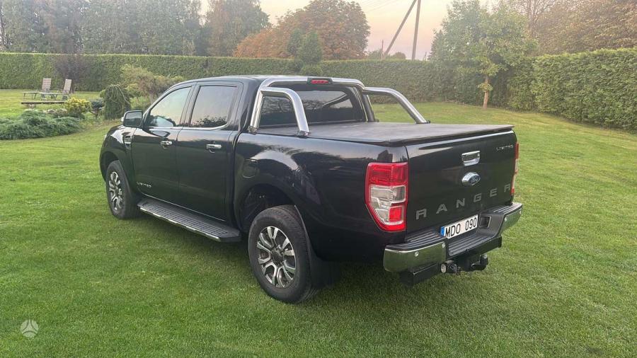 Black Ford Ranger 2016 in Anyksciai, with an engine capacity of 2.20 L and mileage of 153 thousand km for 15900 €, photo 2 on AUTOMOTO.COM.LV