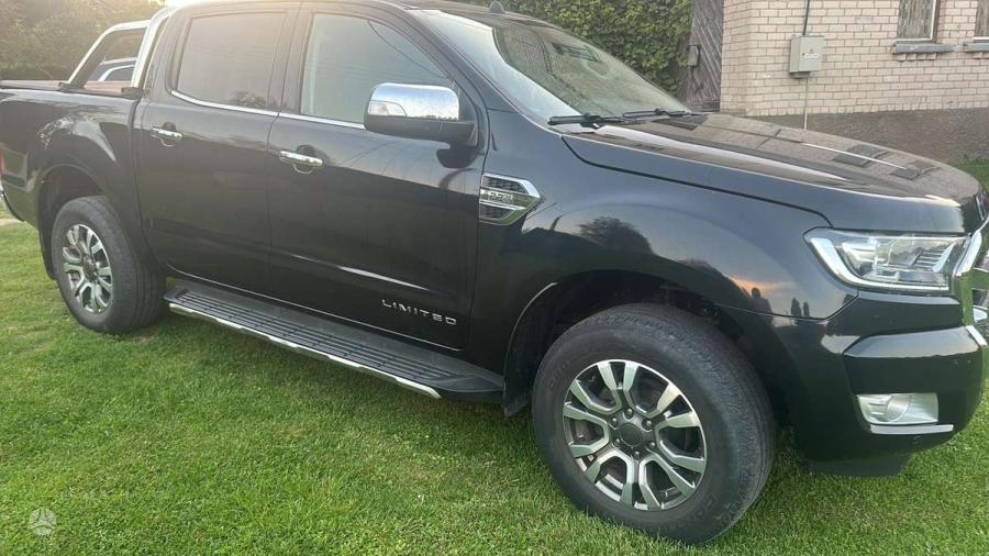 Black Ford Ranger 2016 in Anyksciai, with an engine capacity of 2.20 L and mileage of 153 thousand km for 15900 €, photo 3 on AUTOMOTO.COM.LV