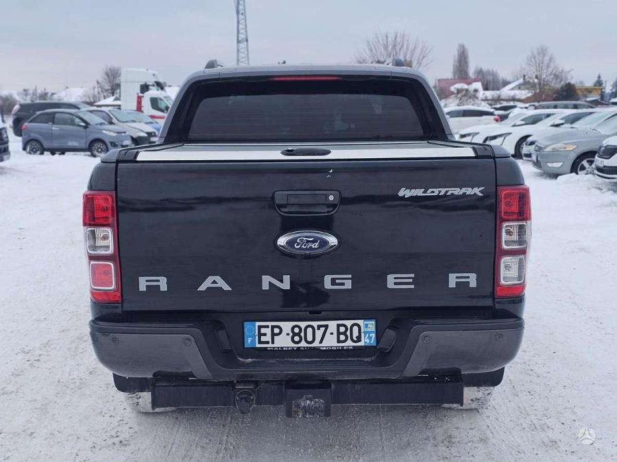Black Ford Ranger 2017 in Taurage, with an engine capacity of 3.20 L and mileage of 213 thousand km for 15300 €, photo 4 on AUTOMOTO.COM.LV
