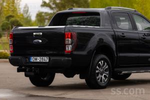 Black Ford Ranger 2017 in Jelgava, with an engine capacity of 3.20 L and mileage of 0 thousand km for 17200 €, photo 9 on AUTOMOTO.COM.LV