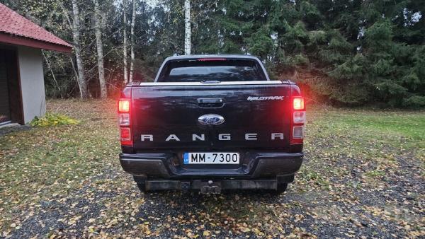 Melns Ford Ranger 2017 Ludza, ar dzinēja tilpumu 3.20 L un nobraukumu 298 tūkst. km par 12000 €, foto 3 vietnē AUTOMOTO.COM.LV