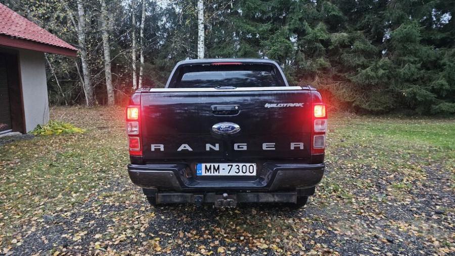 Melns Ford Ranger 2017 Ludza, ar dzinēja tilpumu 3.20 L un nobraukumu 298 tūkst. km par 12000 €, foto 3 vietnē AUTOMOTO.COM.LV