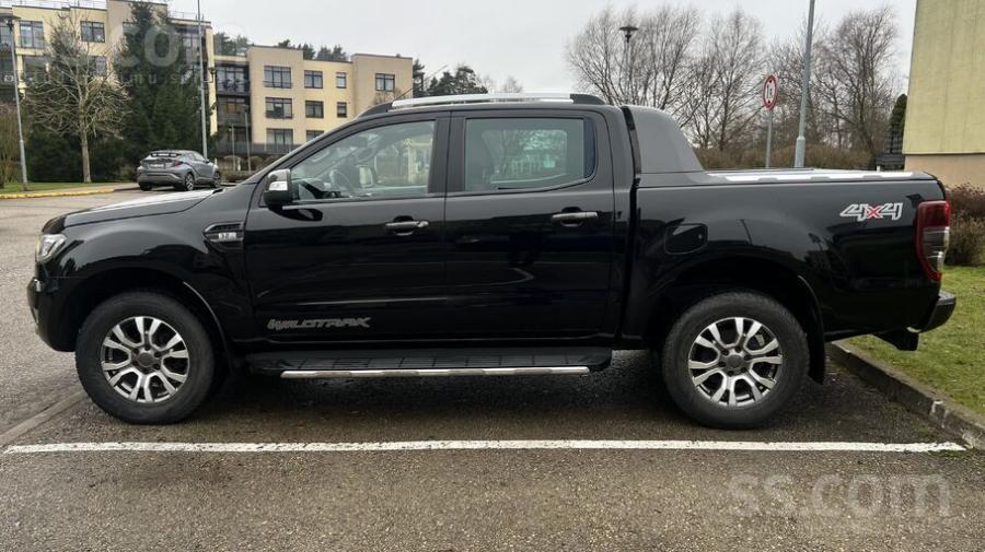 Black Ford Ranger 2018 in Riga, with an engine capacity of 3.20 L and mileage of 143 thousand km for 21990 €, photo 13 on AUTOMOTO.COM.LV