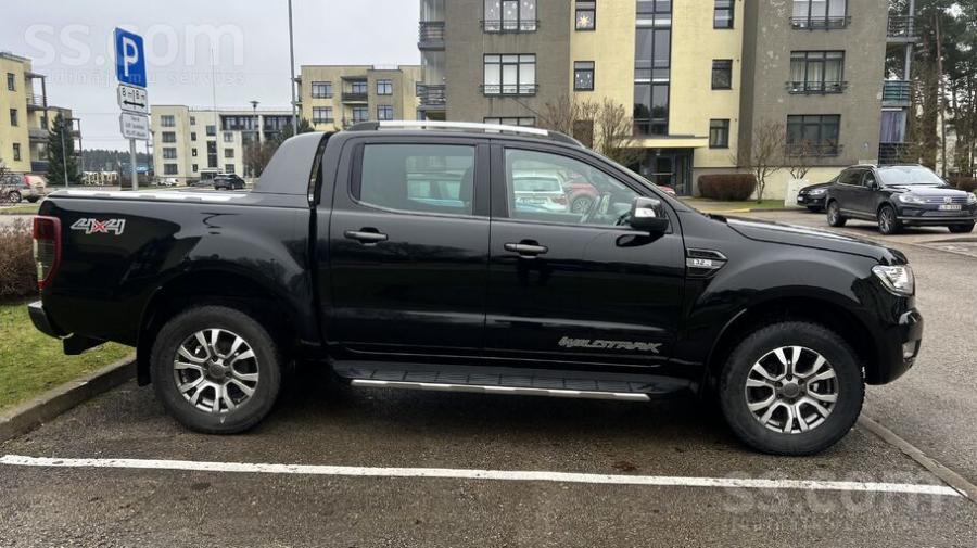 Black Ford Ranger 2018 in Riga, with an engine capacity of 3.20 L and mileage of 143 thousand km for 21990 €, photo 14 on AUTOMOTO.COM.LV