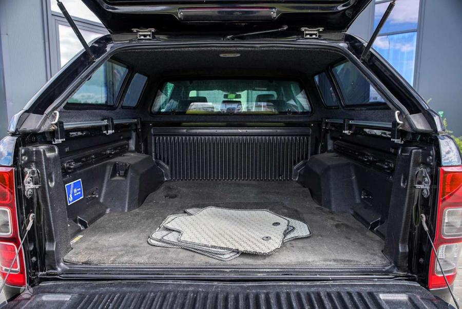 Black Ford Ranger 2018 in Kaunas, with an engine capacity of 3.20 L and mileage of 185 thousand km for 17450 €, photo 15 on AUTOMOTO.COM.LV