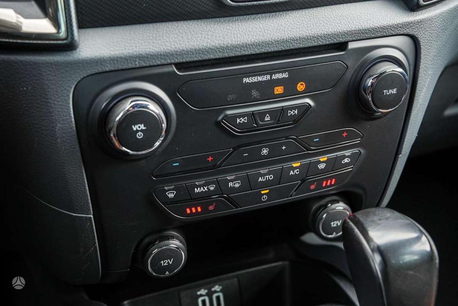 Black Ford Ranger 2018 in Kaunas, with an engine capacity of 3.20 L and mileage of 185 thousand km for 17450 €, photo 21 on AUTOMOTO.COM.LV