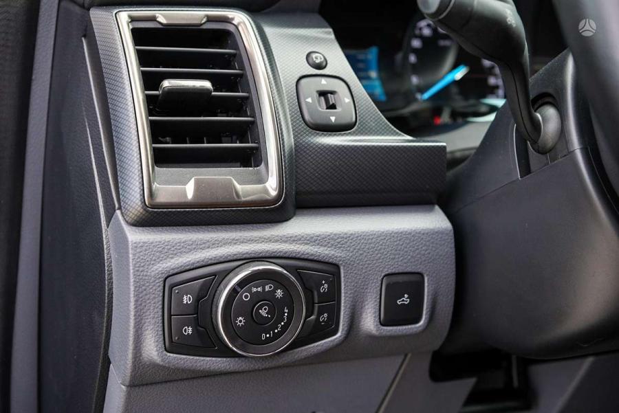 Black Ford Ranger 2018 in Kaunas, with an engine capacity of 3.20 L and mileage of 185 thousand km for 17450 €, photo 30 on AUTOMOTO.COM.LV