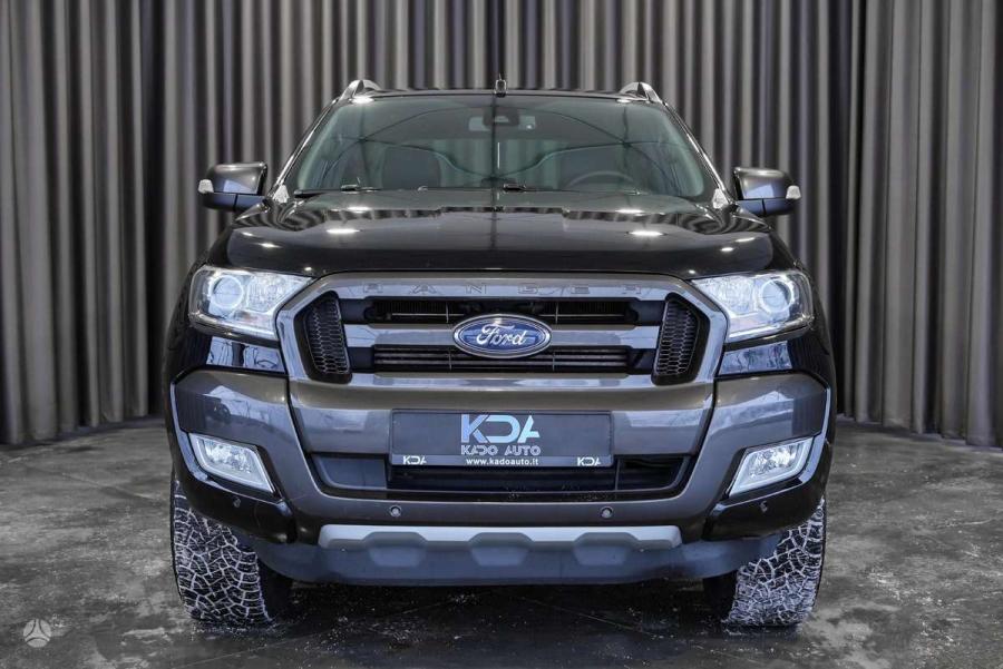 Black Ford Ranger 2019 in Marijampole, with an engine capacity of 3.20 L and mileage of 160 thousand km for 17950 €, photo 3 on AUTOMOTO.COM.LV