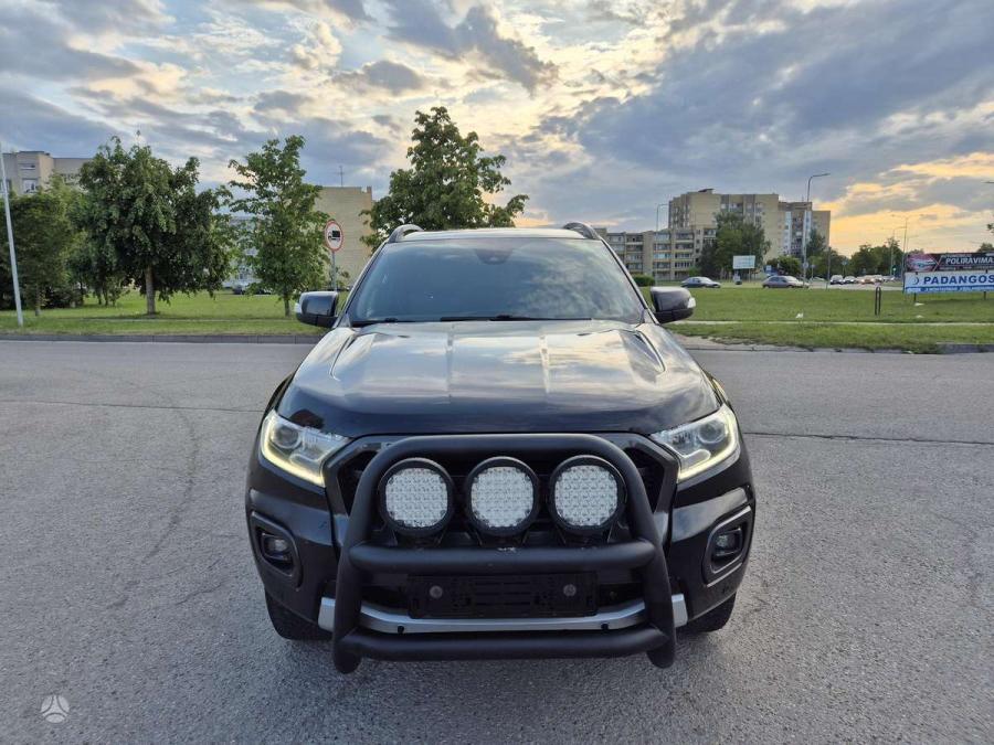Black Ford Ranger 2019 in Panevezys, with an engine capacity of 2.00 L and mileage of 201 thousand km for 15600 €, photo 8 on AUTOMOTO.COM.LV