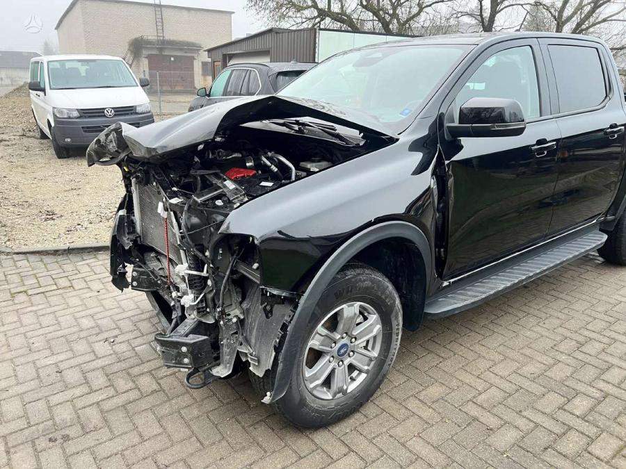 Black Ford Ranger 2023 in Kelme, with an engine capacity of 2.00 L and mileage of 23 thousand km for 18500 €, photo 6 on AUTOMOTO.COM.LV