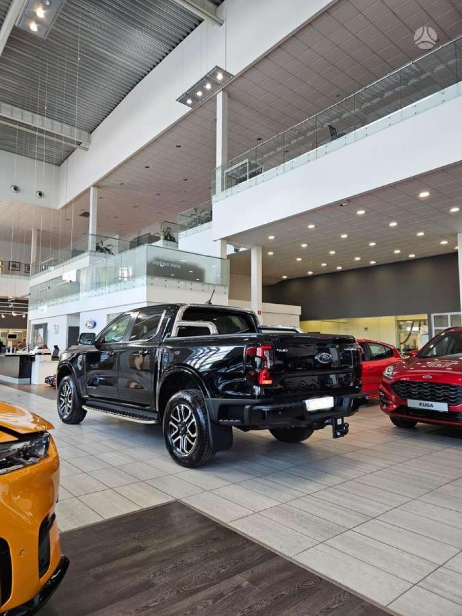 Black Ford Ranger 2024 in Riga, with an engine capacity of 2.00 L and mileage of 15 thousand km for 44500 €, photo 5 on AUTOMOTO.COM.LV