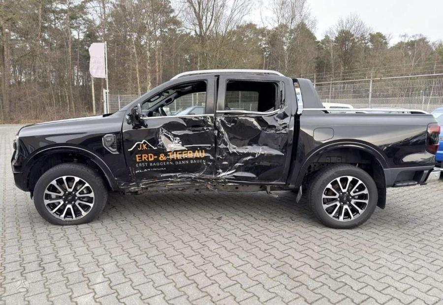 Melns Ford Ranger 2024 Klaipėda, ar dzinēja tilpumu 3.00 L un nobraukumu 41 tūkst. km par 24900 €, foto 4 vietnē AUTOMOTO.COM.LV