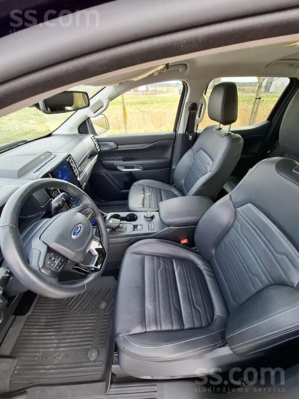 Black Ford Ranger 2024 in Riga, with an engine capacity of 2.00 L and mileage of 17 thousand km for 42100 €, photo 5 on AUTOMOTO.COM.LV