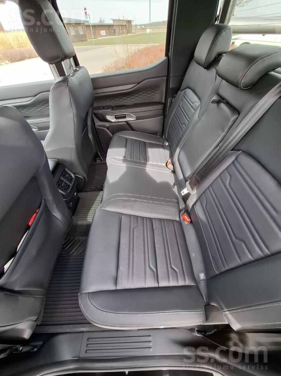 Black Ford Ranger 2024 in Riga, with an engine capacity of 2.00 L and mileage of 17 thousand km for 42100 €, photo 7 on AUTOMOTO.COM.LV